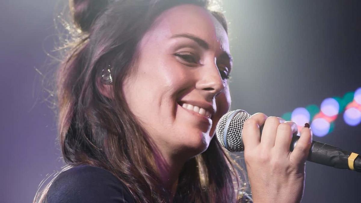 Amy Shark anuncia nuevo sencillo "Everybody Rise"